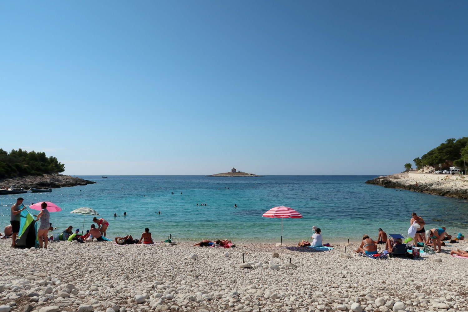 Praias da ilha de Hvar: Pokonji dol, Mekićevica e Robinson
